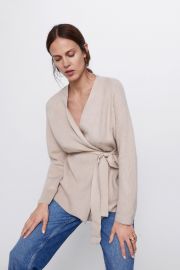 WornOnTV: Melanie’s beige ribbed wrap cardigan on Live from E ...