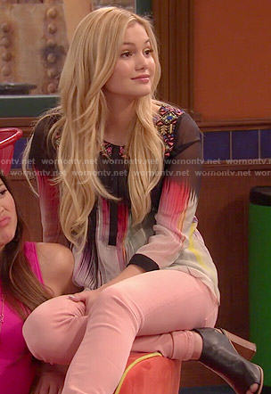 WornOnTV: Lindy’s printed and embroidered top on I Didn’t Do It ...