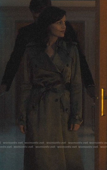 Daisy Kowalski Outfits & Fashion on Jett | Carla Gugino