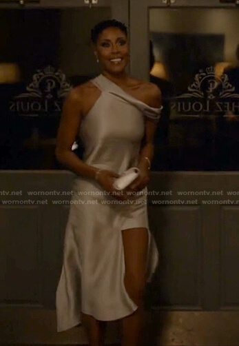 Lynn Stewart Outfits & Fashion on Black Lightning | Christine Adams