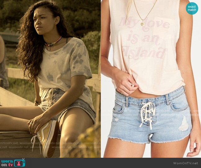 WornOnTV: Kiara’s lace-up denim shorts on Outer Banks | Madison Bailey | Clothes and Wardrobe ...