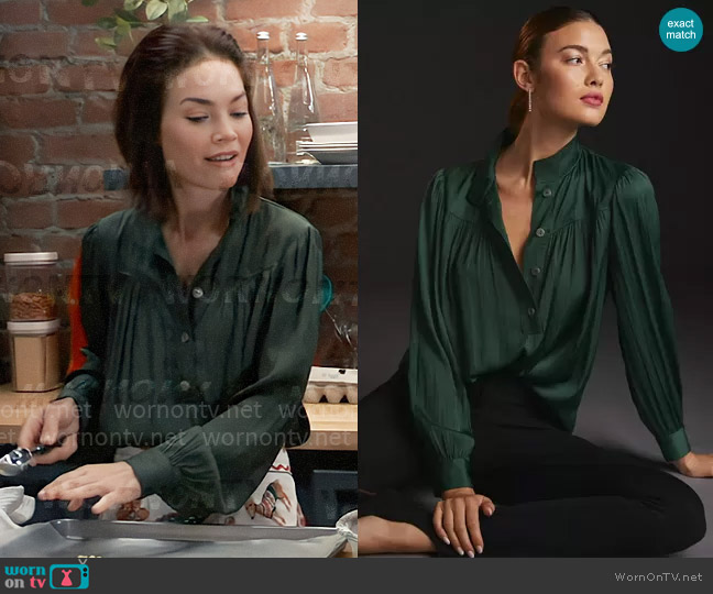 Effortlessly Chic: Elizabeth Masters Casual Elegance with Her ...