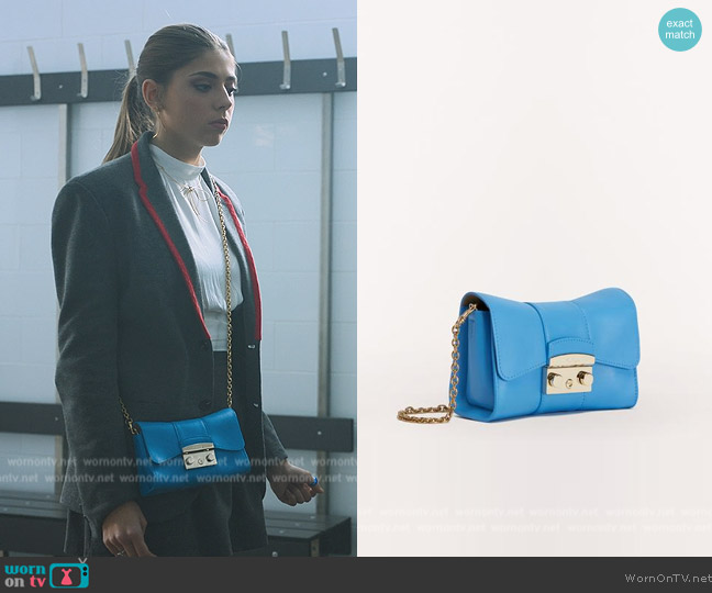WornOnTV: Sara’s blue shoulder bag and necklace on Elite | Carmen ...