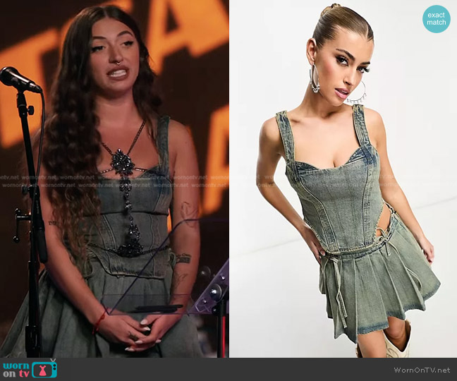 WornOnTV: Nini Iris’s grey denim top and pleated skirt on The Voice ...