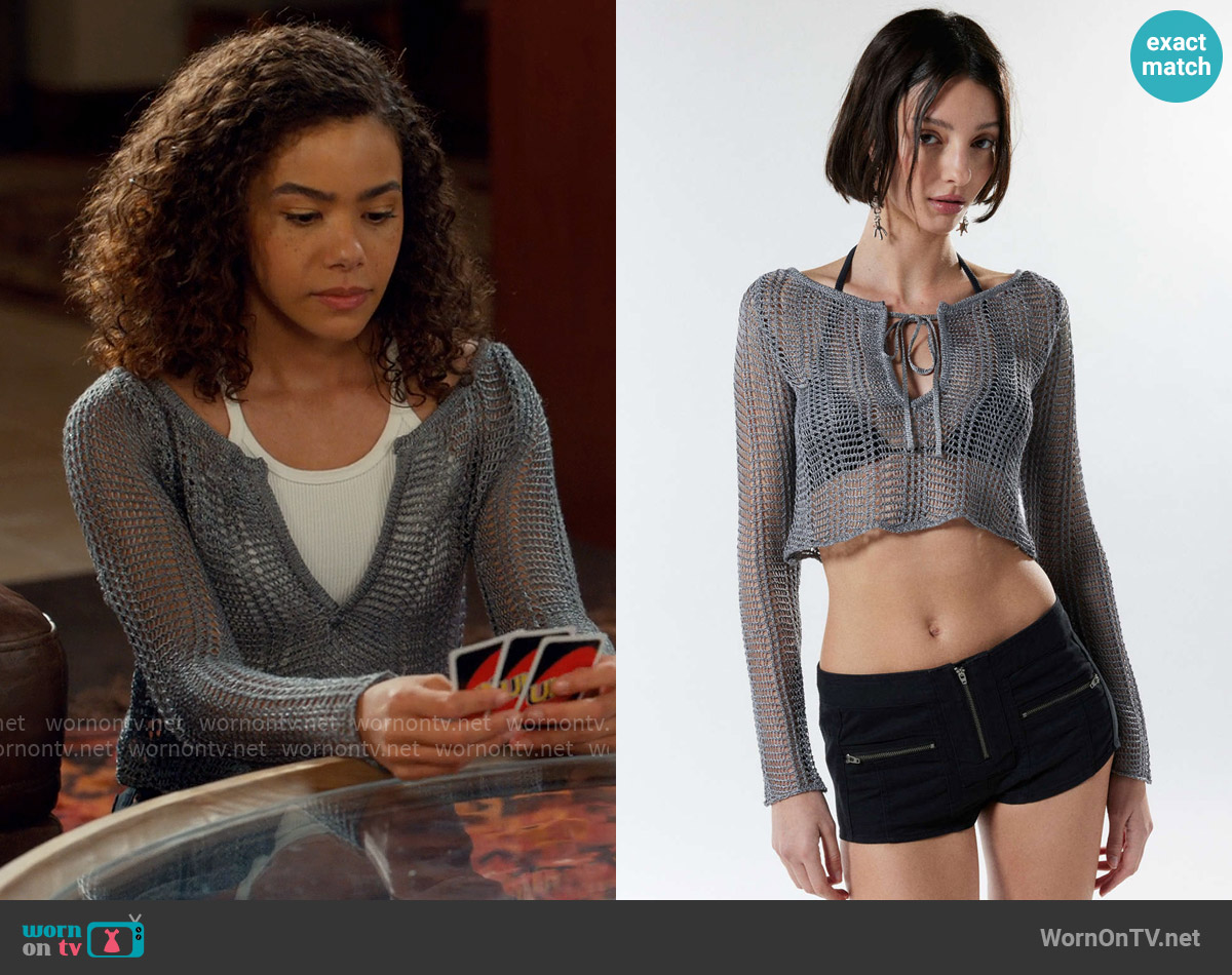 WornOnTV: Ginny’s grey knit top on Ginny & Georgia | Antonia Gentry ...