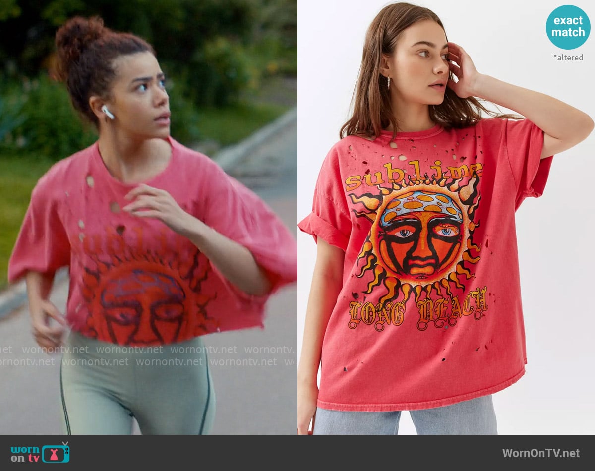WornOnTV: Ginny’s cropped sun graphic tee on Ginny & Georgia | Antonia Gentry | Clothes and ...
