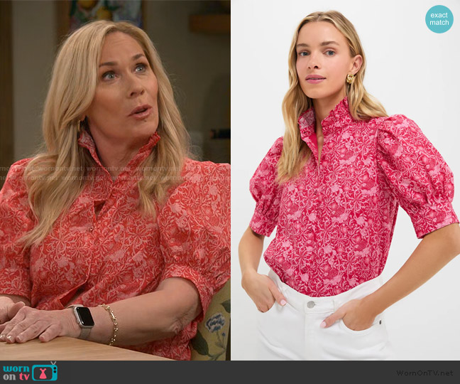 WornOnTV: Leanne’s pink floral print short sleeve top on Leanne ...