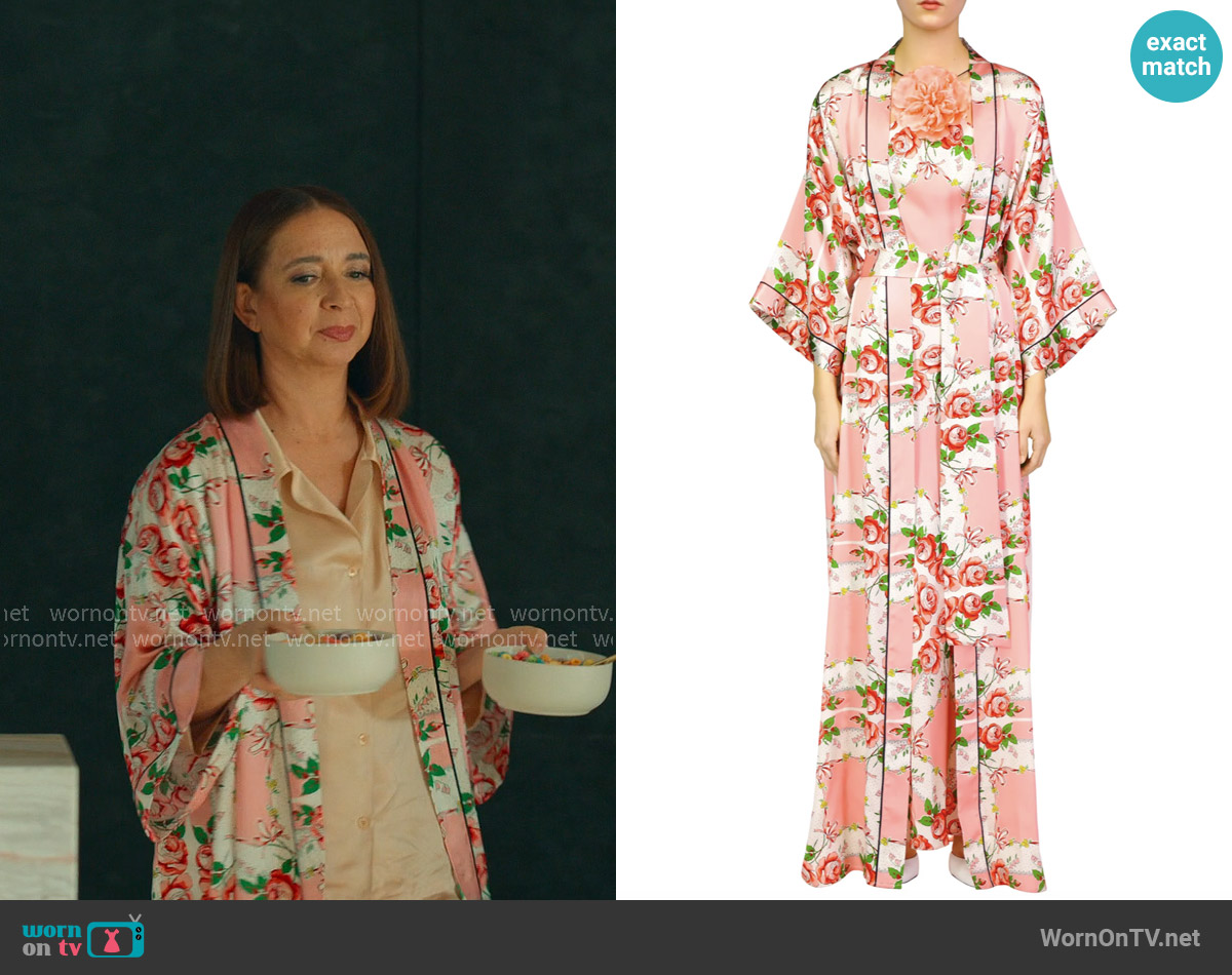 WornOnTV: Molly’s rose print robe on Loot | Maya Rudolph | Clothes and ...
